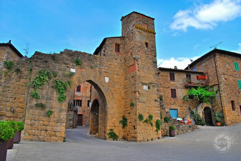 Monticchiello, why this town is a must-see in Val d'Orcia?